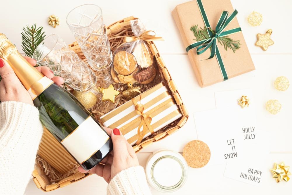 Best gift hampers ideas to make your close ones feel more special - D ...